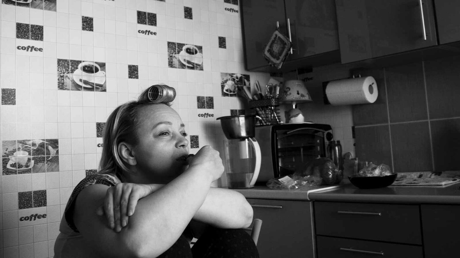 Hair Rollers Best Practices: Over vs. Under Rolling for Perfect Curls ...